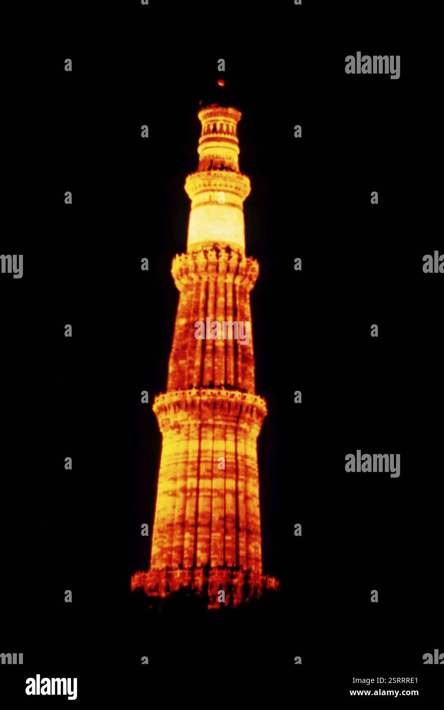 Qutub minar night hi-res stock photography and images - Alamy