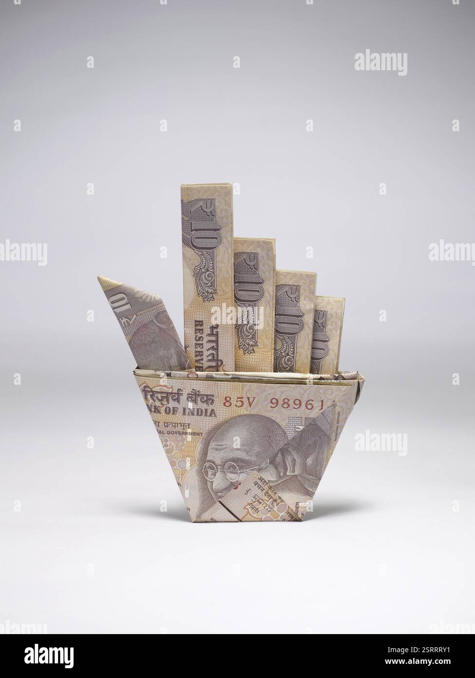 Origami currency India Stock Photo - Alamy
