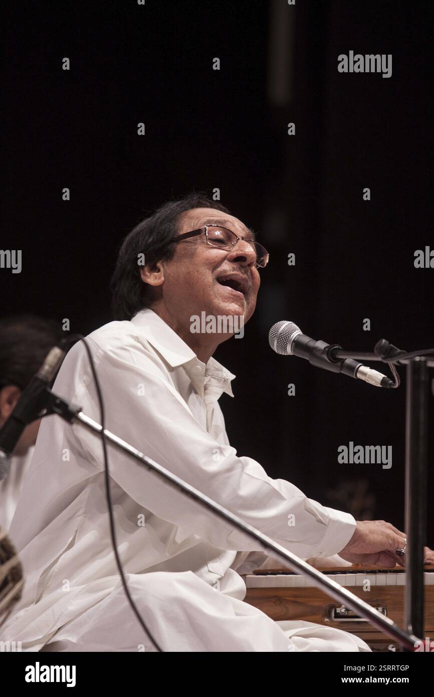 Pakistani ghazal and playback singer Ghulam Ali Khan performing in ...