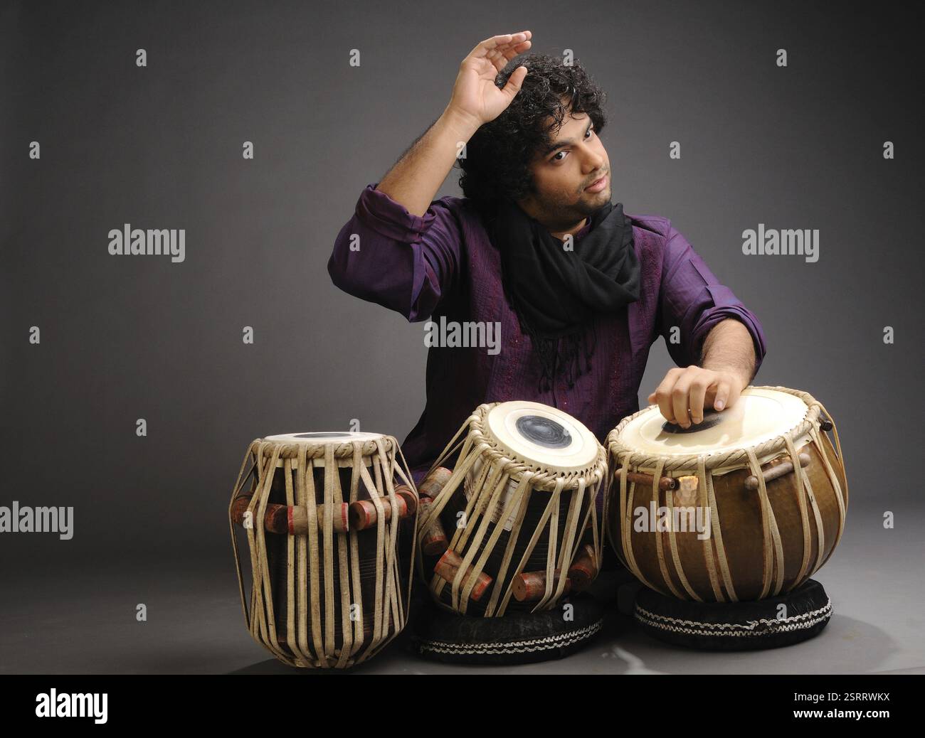 tabla hi-res stock photography and images - Alamy