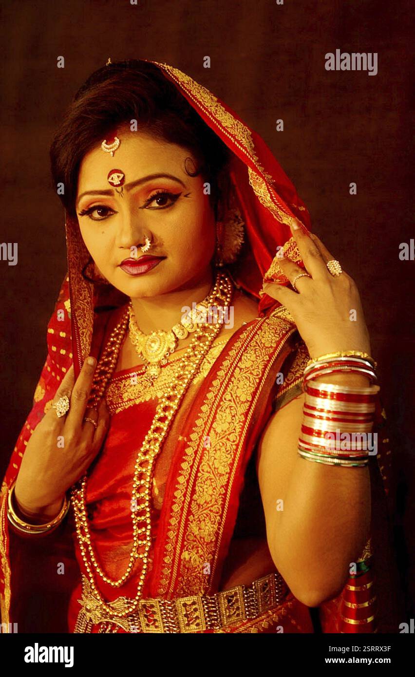 Wearing nine yard saree hi-res stock photography and images - Alamy