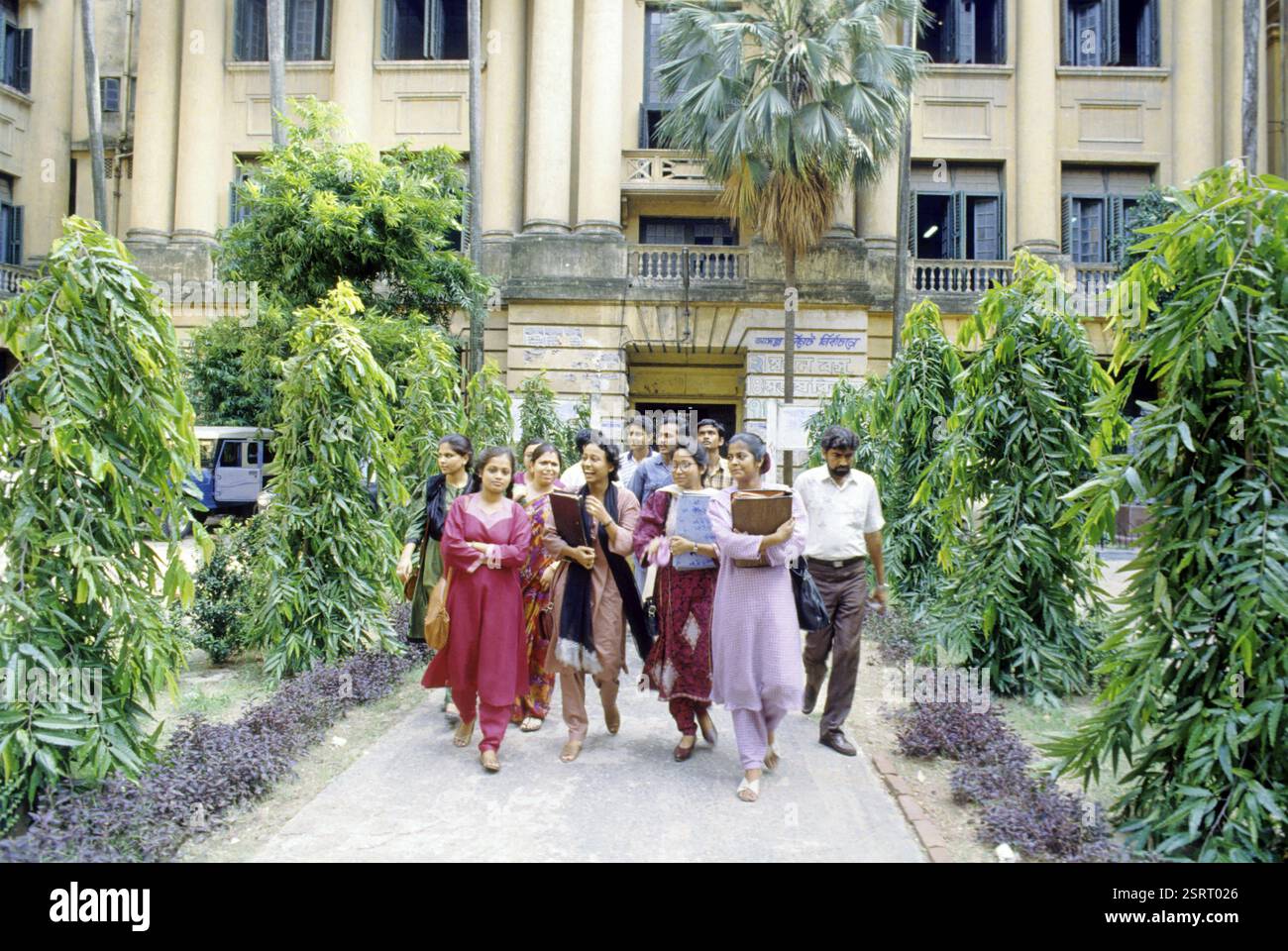 Students leaving building of Calcutta University, india Stock Photo - Alamy