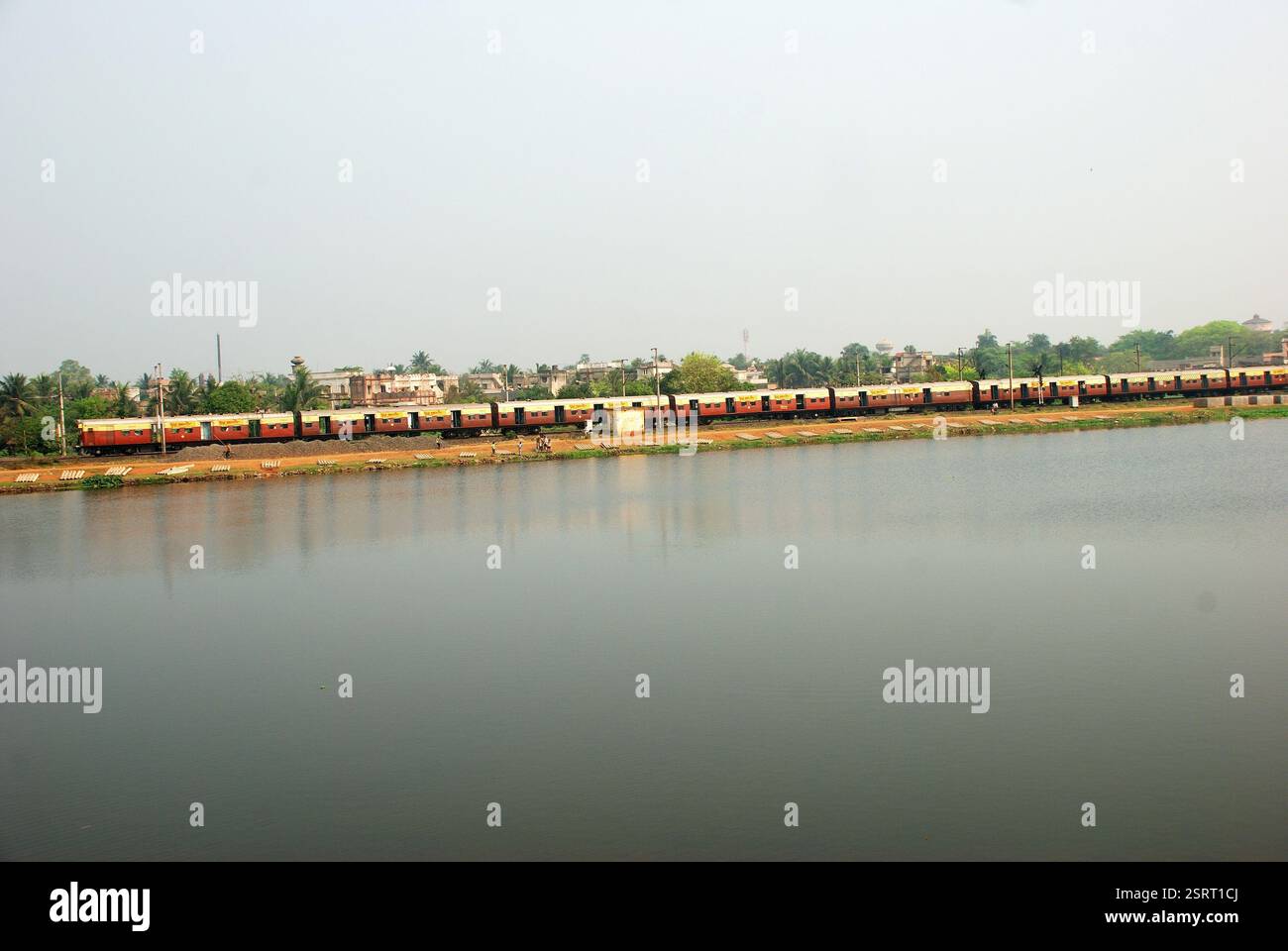Suburban train in kolkata hi-res stock photography and images - Alamy
