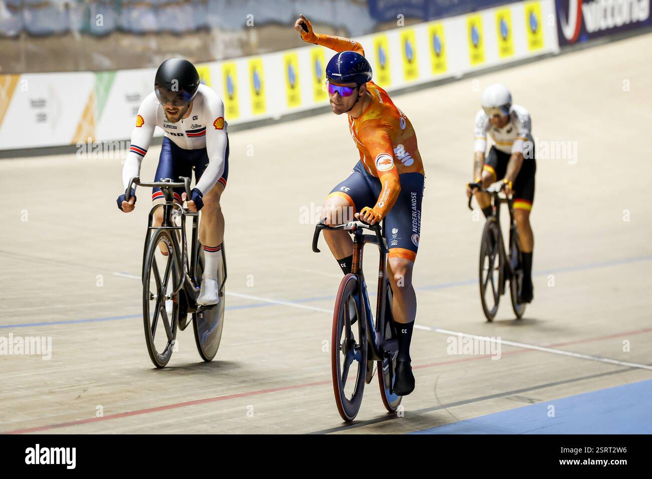 HEUSDEN-ZOLDER - Track cyclist Vincent Hoppezak wins the Madison final ...
