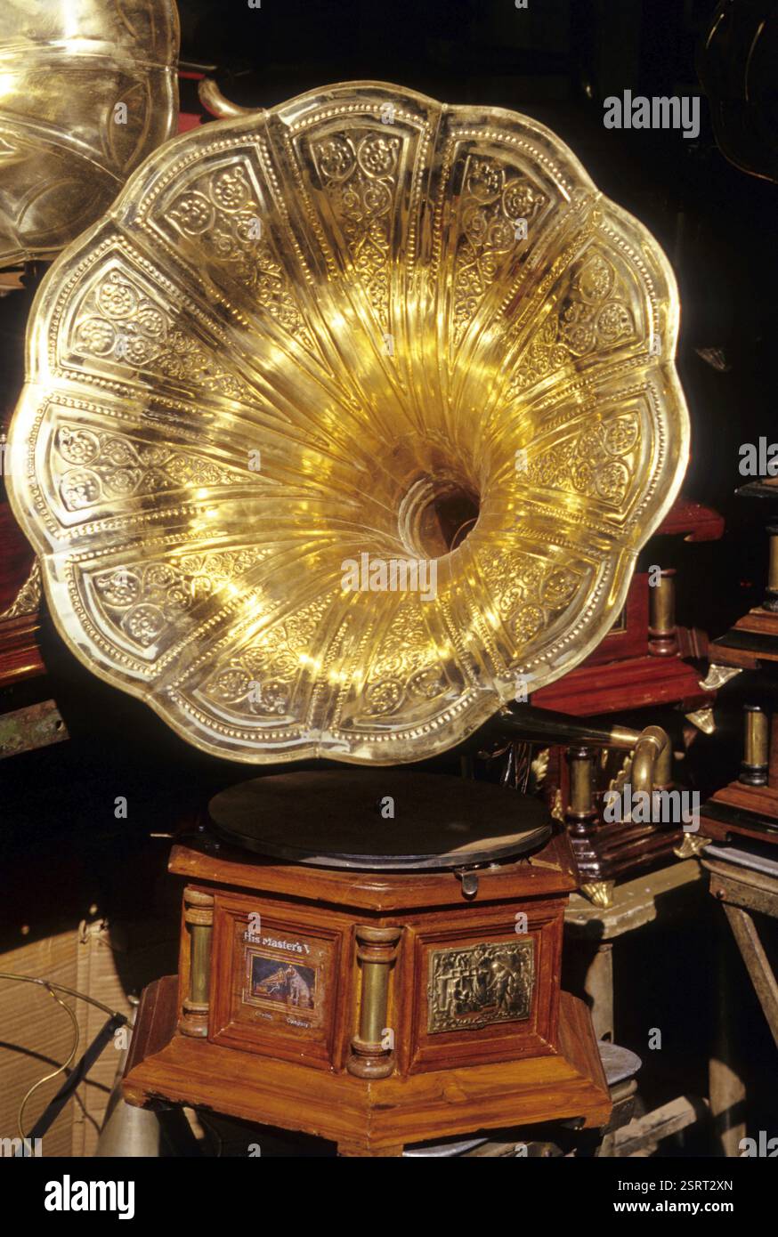 Antique gramophone recording music hi-res stock photography and images ...