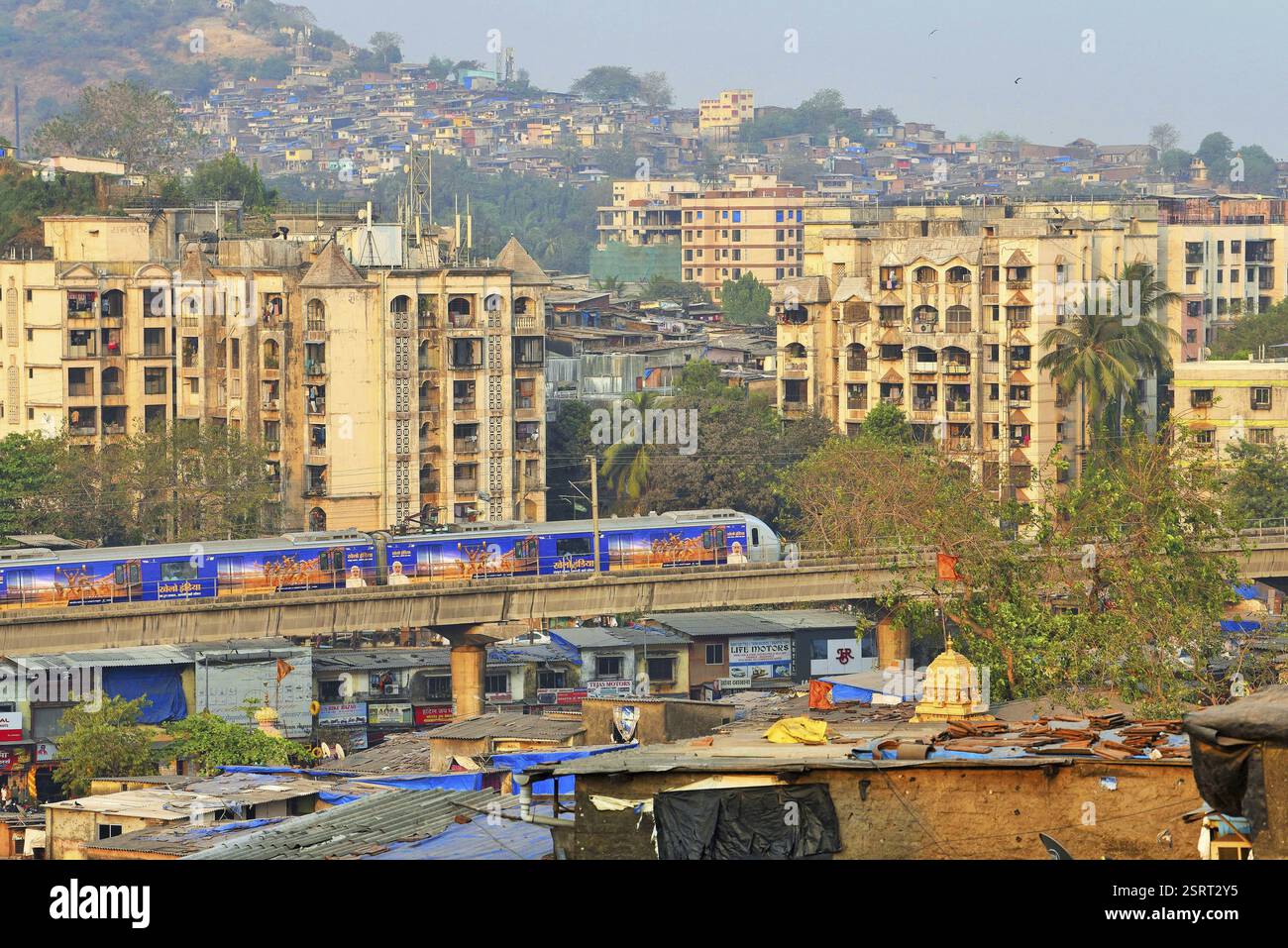 Mumbai metro india railways hi-res stock photography and images - Alamy