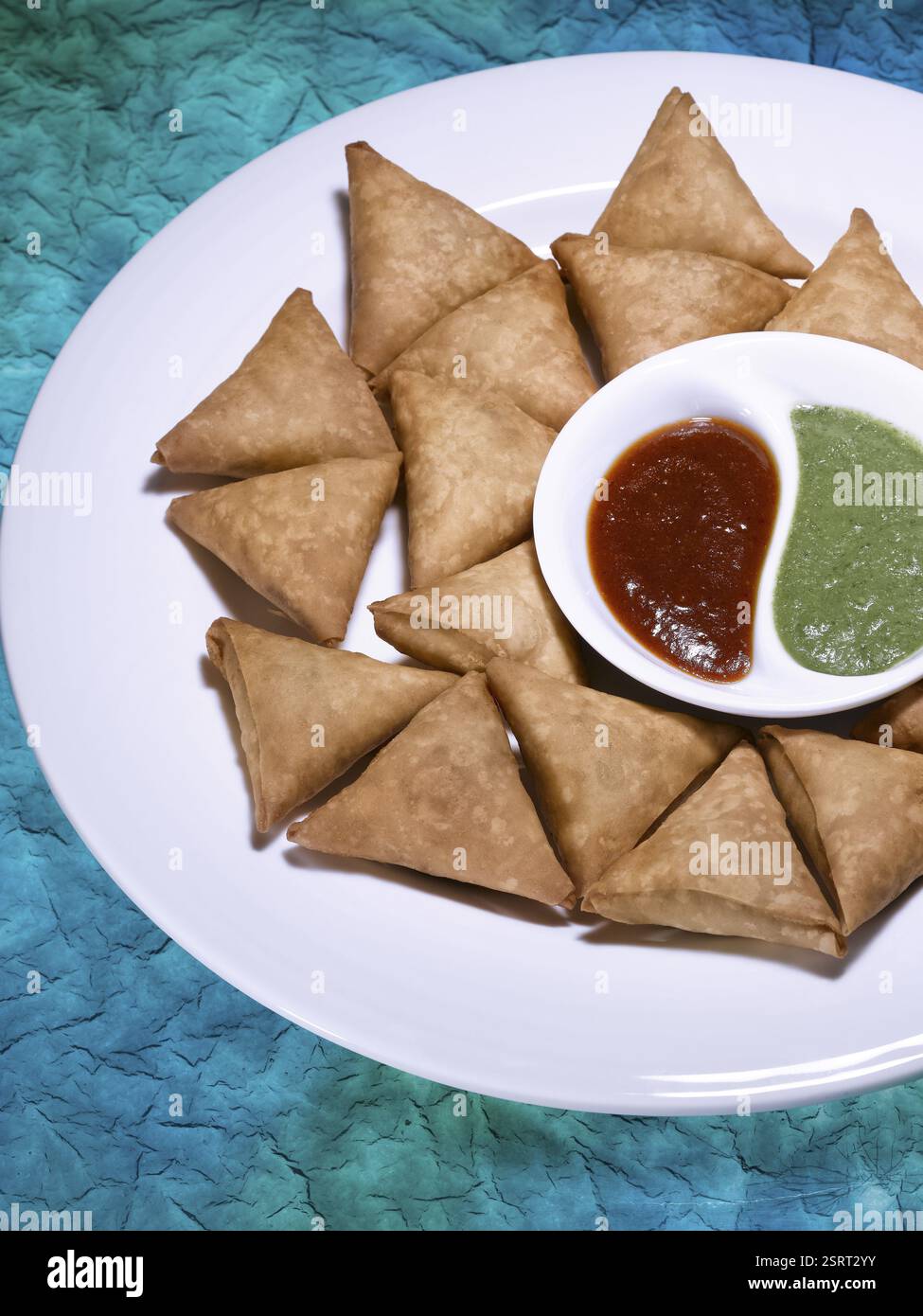 Indian food samosa with chutney, India, Asia Stock Photo - Alamy