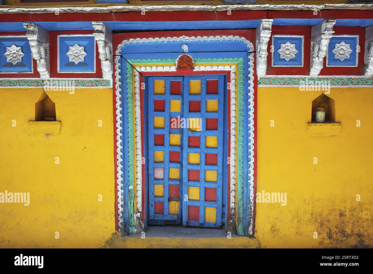 Uttarakhand homes hi-res stock photography and images - Alamy
