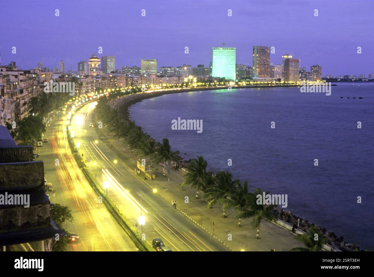 Night nariman point skyscrapers hi-res stock photography and images - Alamy