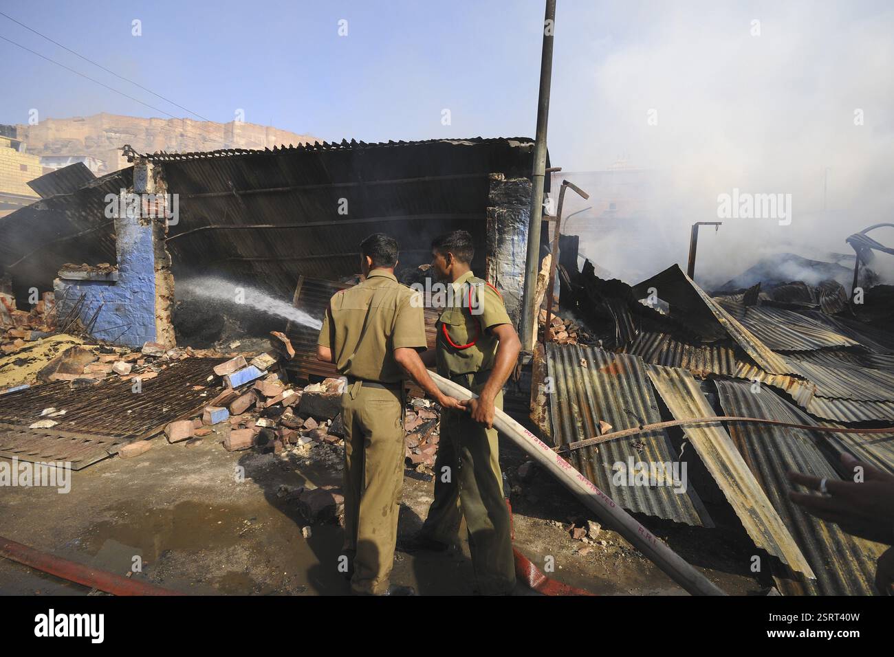 Sumer market anaj mandi fire fighter spreading water, Jodhpur ...