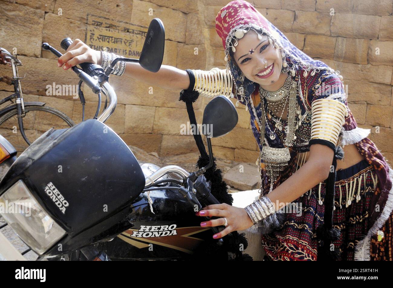 Bike womans hi-res stock photography and images - Alamy