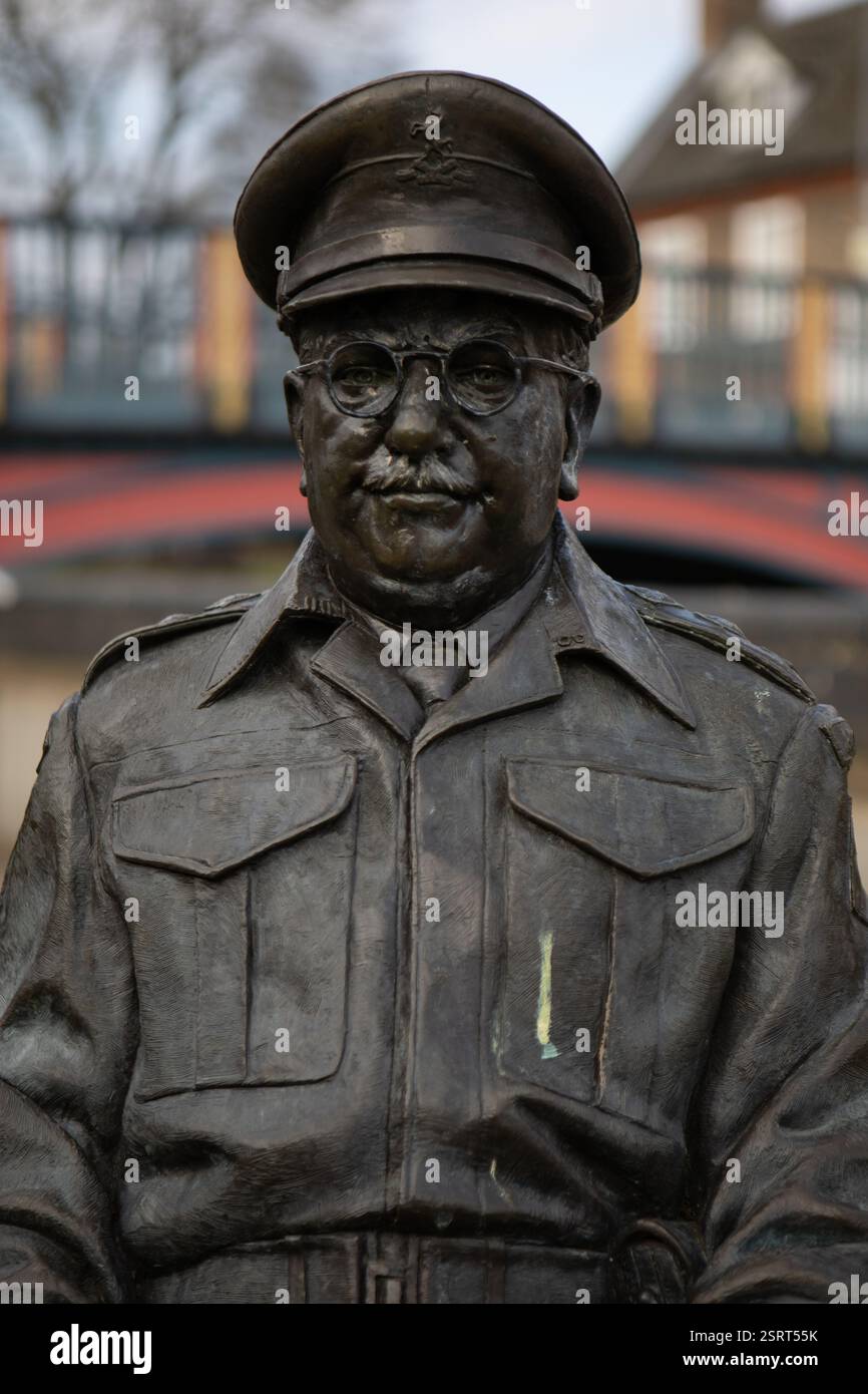 Captain mainwaring arthur lowe hi-res stock photography and images - Alamy