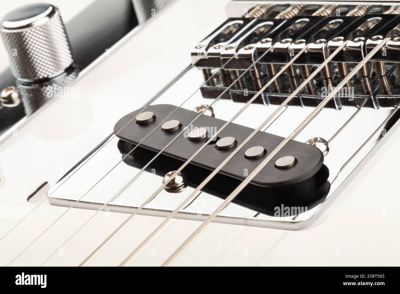 electric guitar bridge single coil pickup Stock Photo - Alamy
