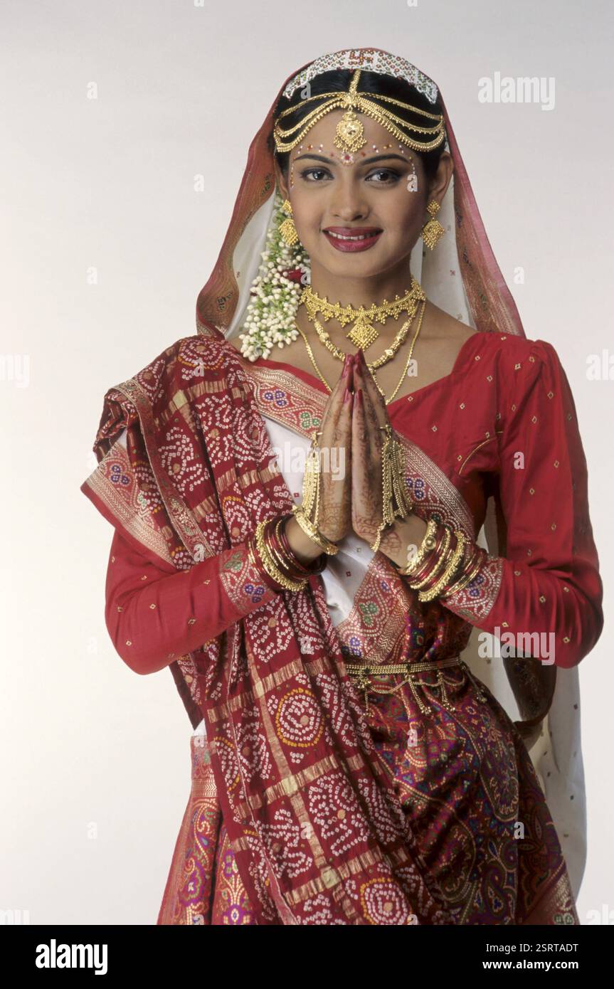 Gujarati bride in welcome pose, costume of india MR Stock Photo - Alamy