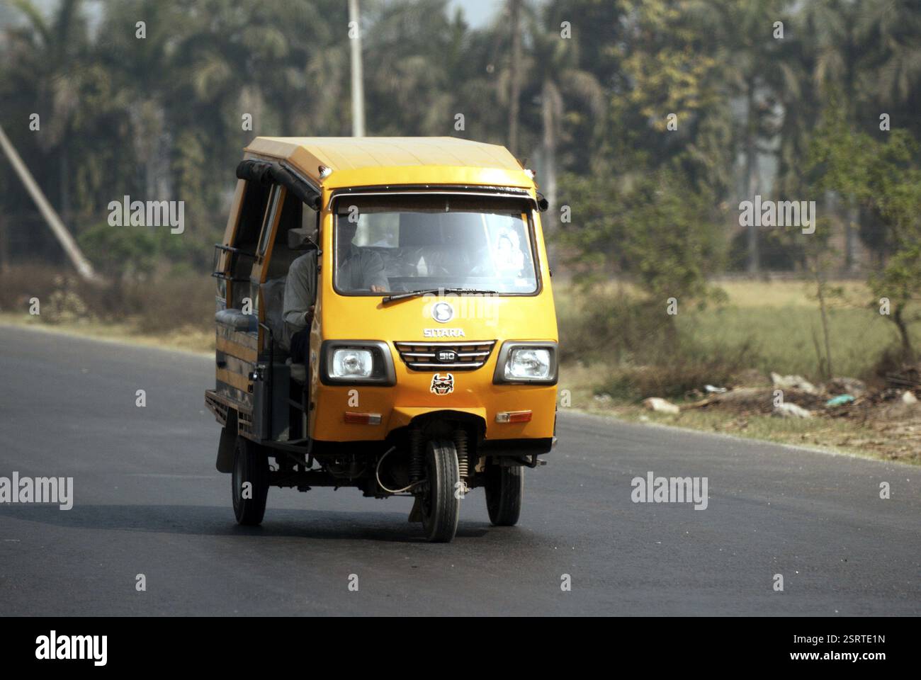 View of taxi rickshaw on Grand Trunk Road near Amritsar in Punjab ...