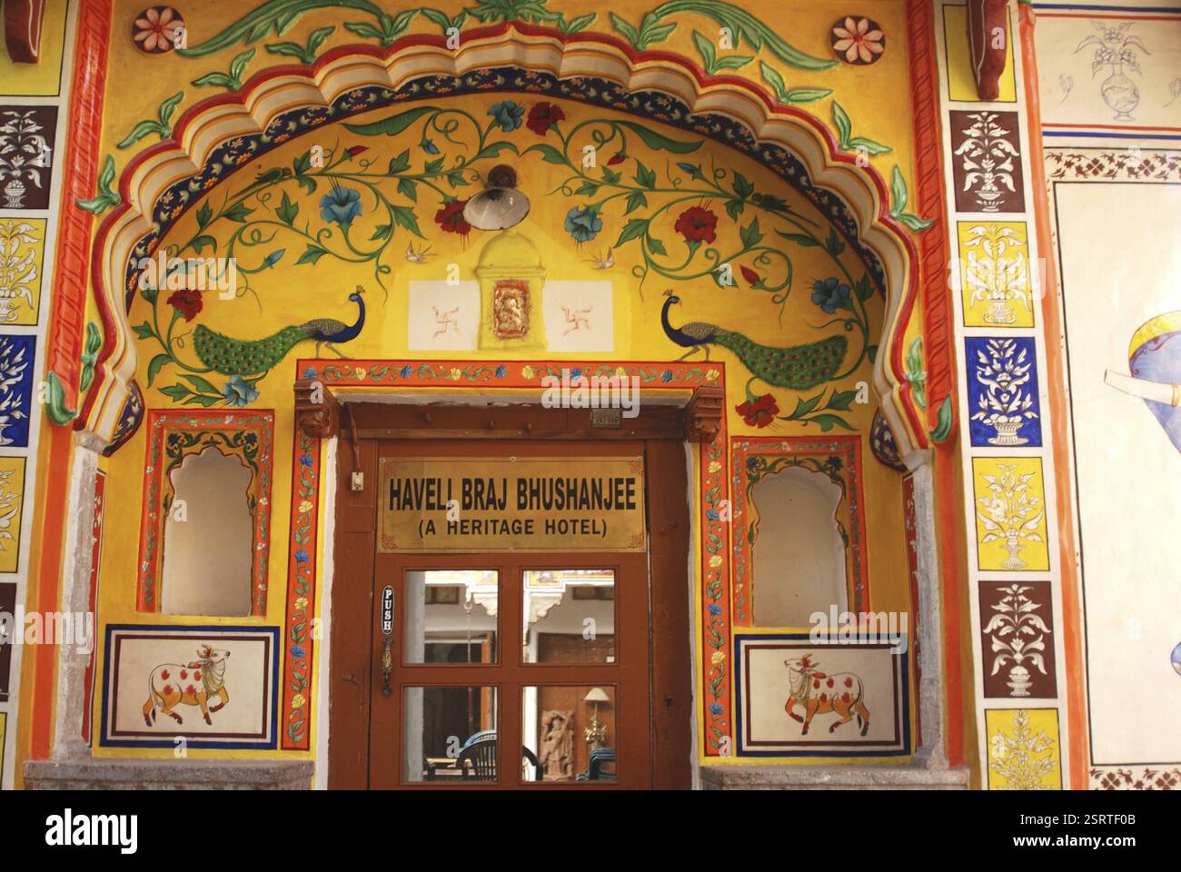 Painted gate of haveli braj bhushanjee hotel, Bundi, Rajasthan, India ...
