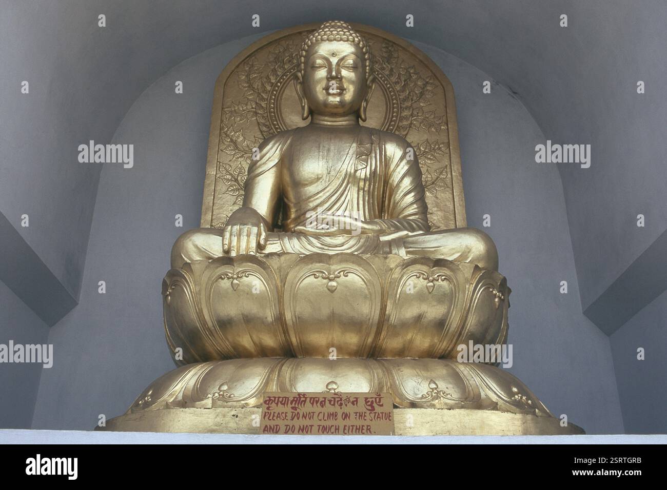 Indian statues sitting hi-res stock photography and images - Alamy