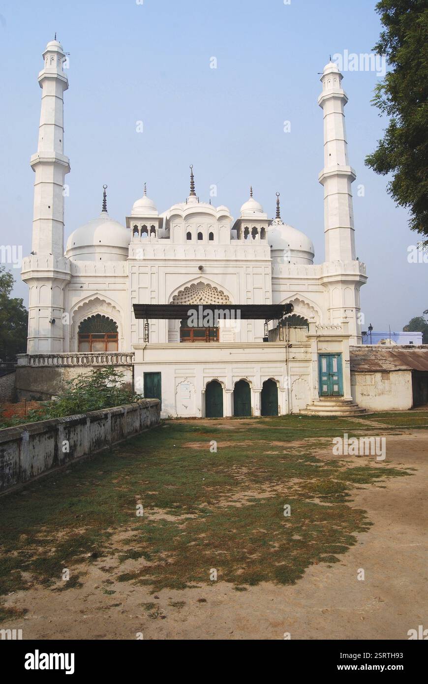 Front view of Tile wali masjid, Lucknow, Uttar Pradesh, India, Asia ...