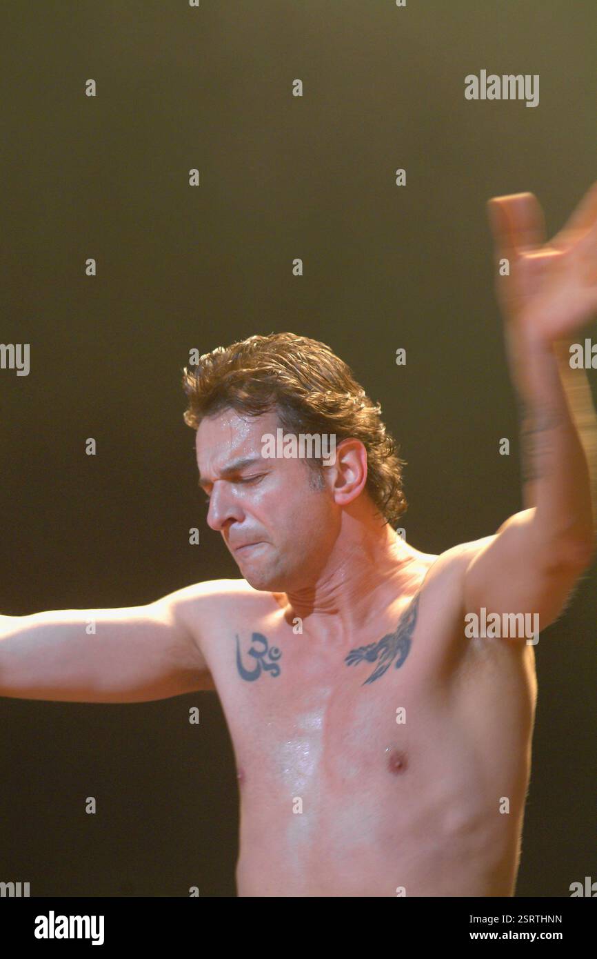 Dave Gahan lead singer of Depeche Mode in his solo project plays Live ...