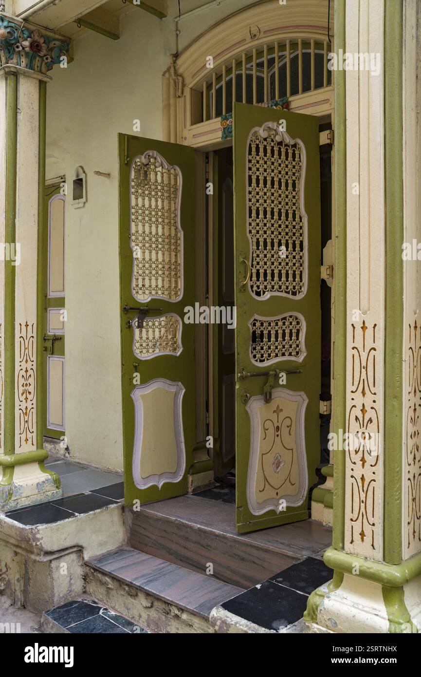 Old house gujarat india hi-res stock photography and images - Alamy