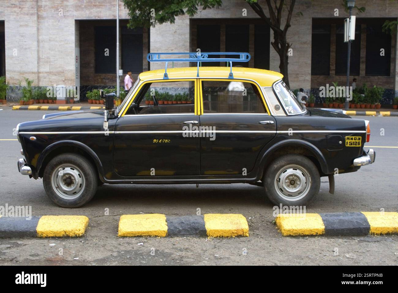 Indian taxi cab with one passenger hi-res stock photography and images ...