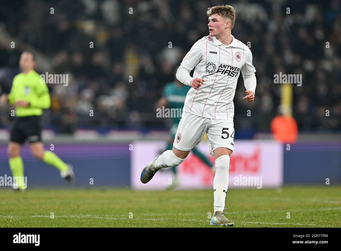 Anderlecht, Belgium. 16th Jan, 2025. Semm Renders (54) of Antwerp ...