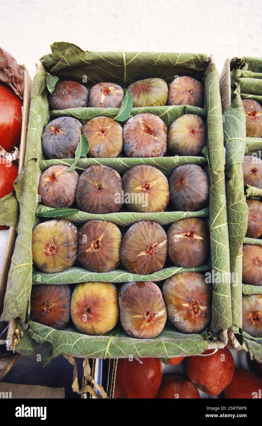 Mumbai india fruit hi-res stock photography and images - Alamy