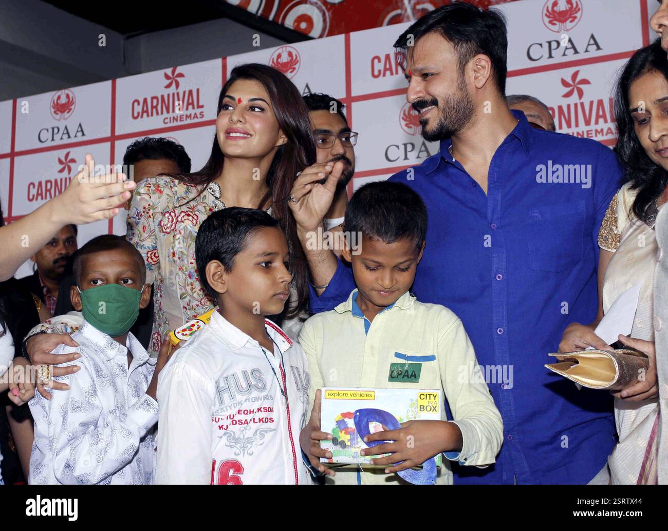 Bollywood actor Vivek Oberoi celebrates birthday Jacqueline Fernandez ...