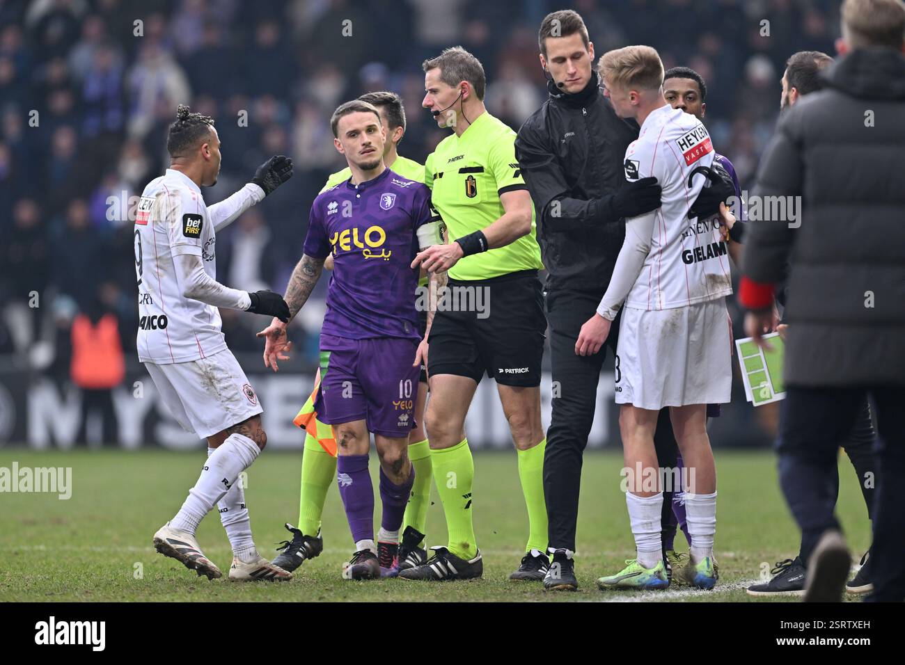 Antwerpen, Belgium. 12th Jan, 2025. Thibaud Verlinden (10) of Beerschot ...