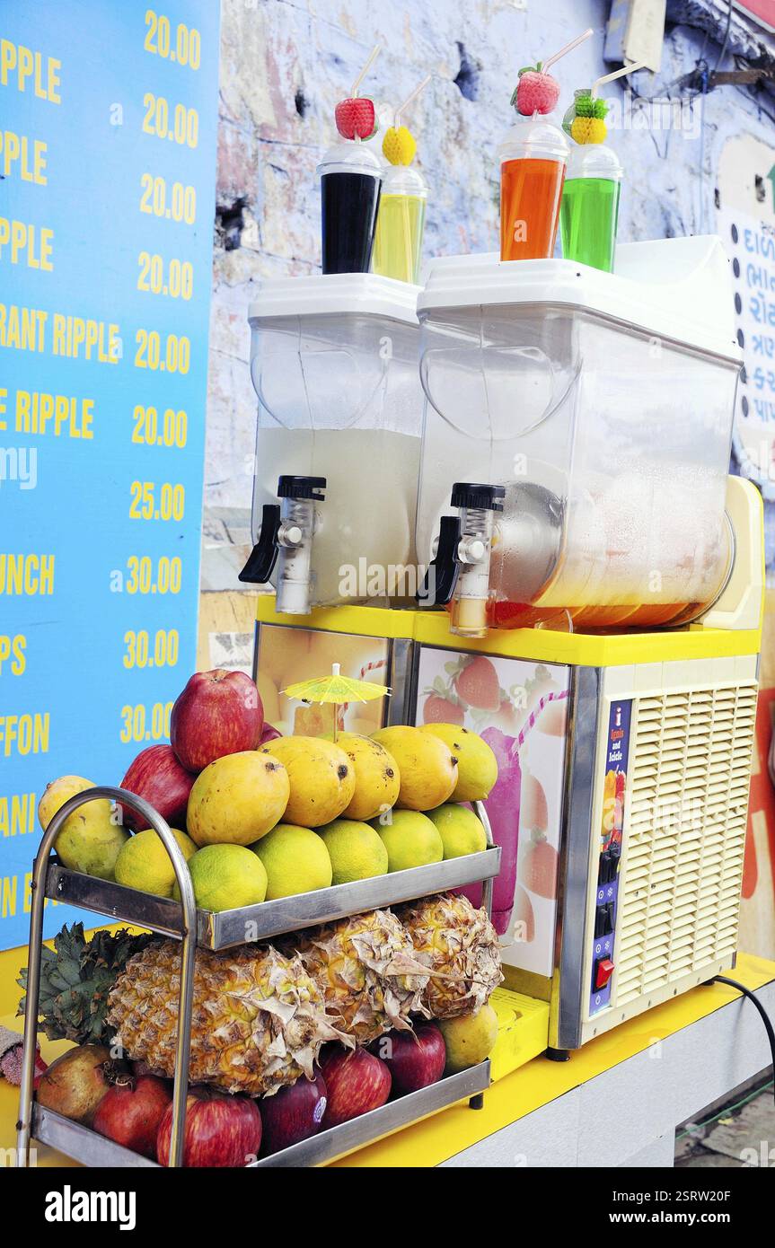 India juice shop hi-res stock photography and images - Alamy