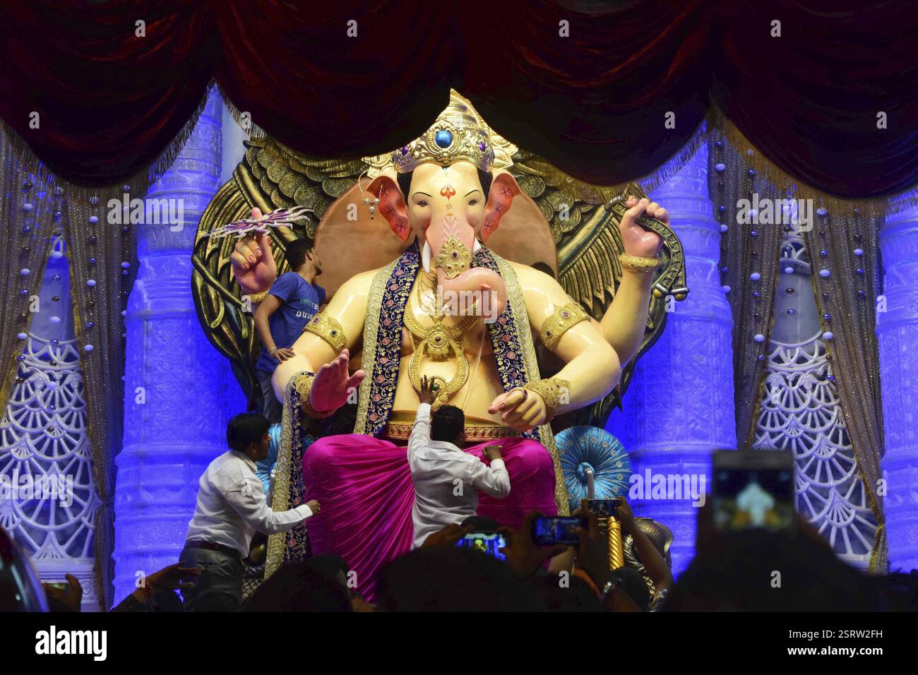 First look Lalbaugcha Raja idol Hindu god Ganesh photo shoot Sarvajanik ...