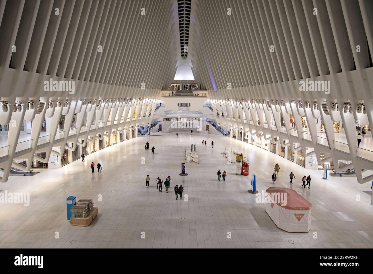 The Oculus, World Trade Center Transportation Hub (by spanish architect ...