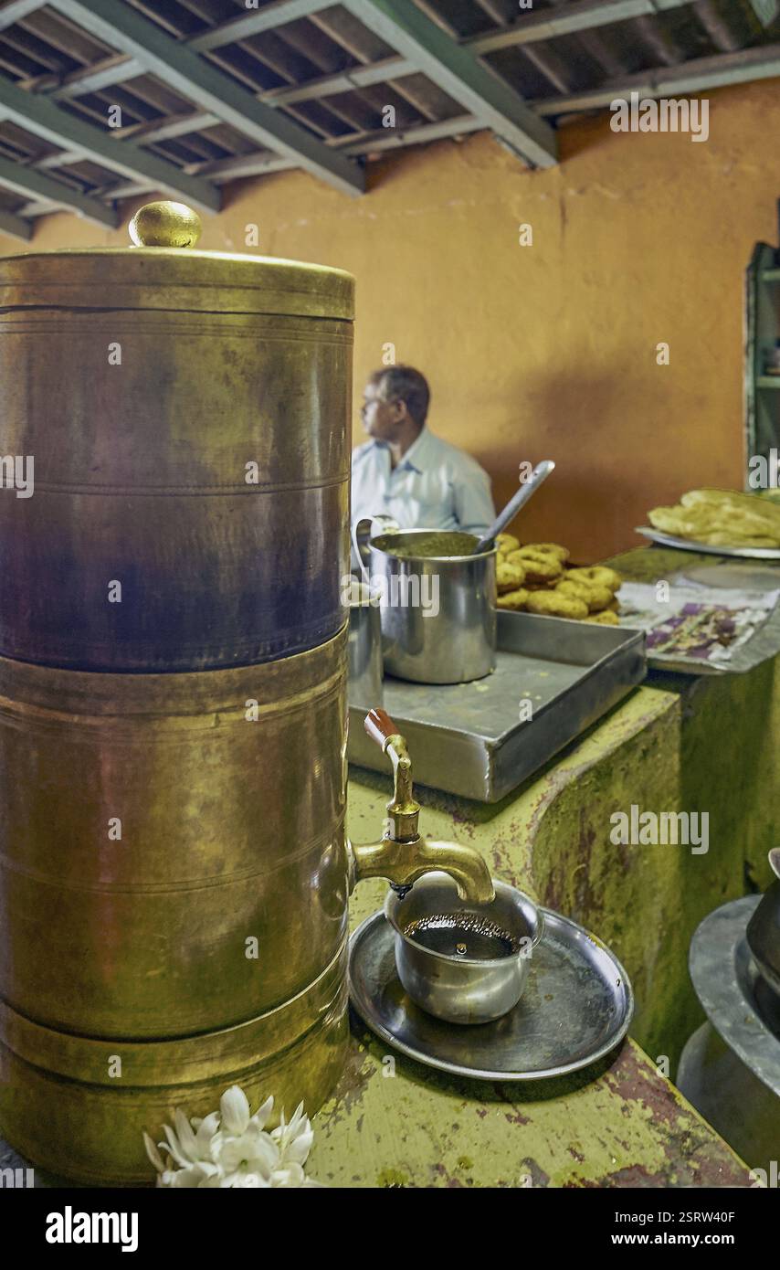 Medu vada shop, Mysore, karnataka, India, Asia Stock Photo - Alamy