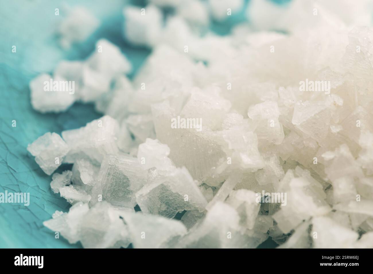 Pyramid salt fleur de sel Stock Photo - Alamy