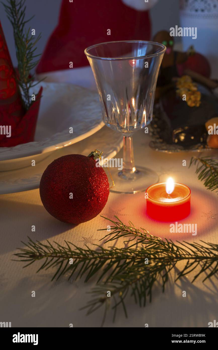 Christmas table deko Stock Photo - Alamy