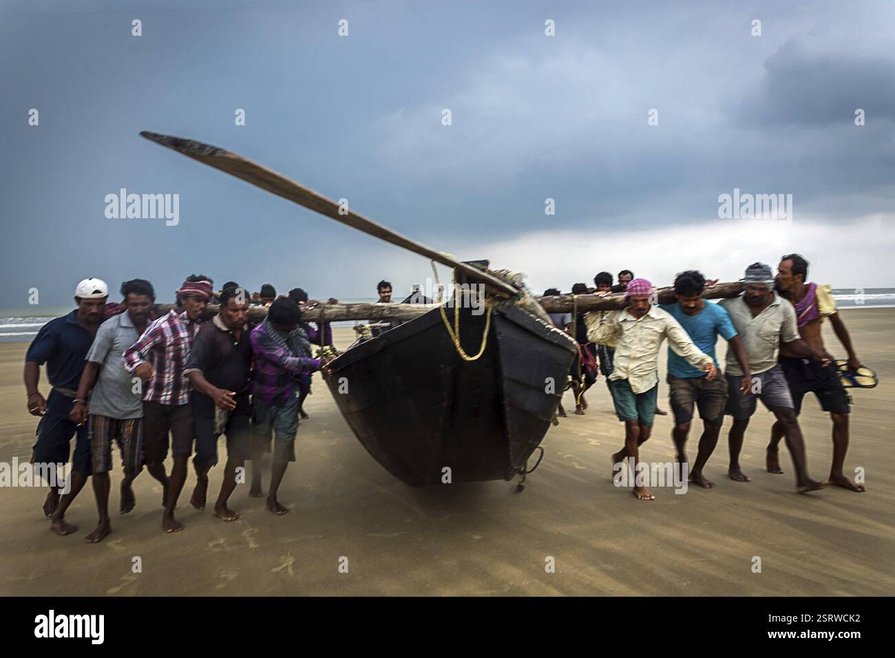 Fishermen carrying heavy boat, kolkata, west Bengal, India, Asia Stock ...