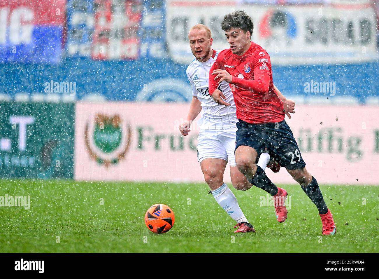Unterhaching, Deutschland. 16th Feb, 2025. v.li.: Sebastian Vasiliadis ...