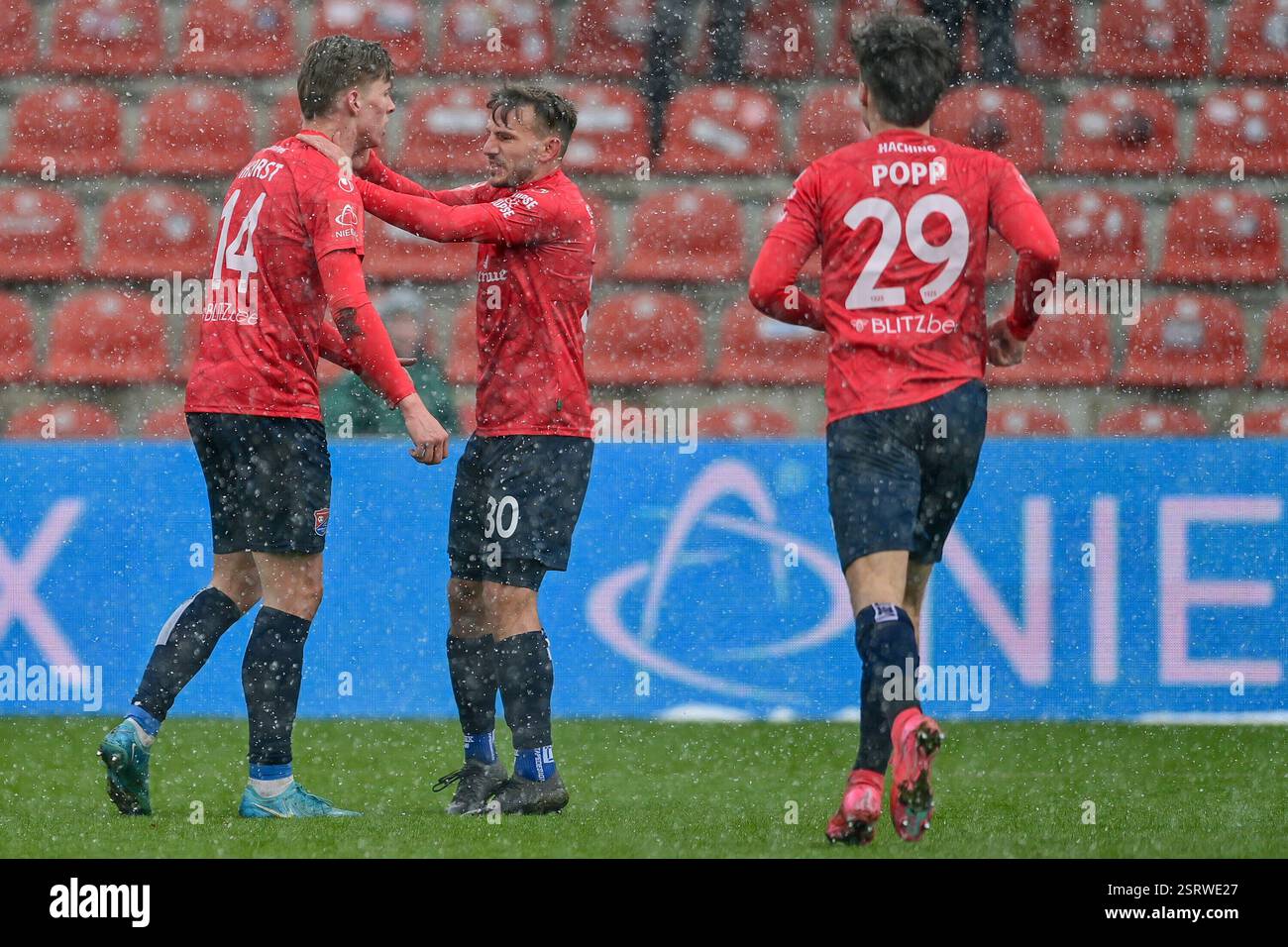 Unterhaching, Deutschland. 16th Feb, 2025. v.li.: Luc Ilhorst ...