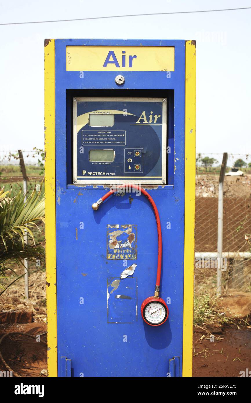 Tyres air pressure machine hi-res stock photography and images - Alamy