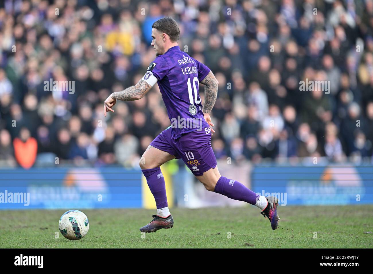 Antwerpen, Belgium. 12th Jan, 2025. Thibaud Verlinden (10) of Beerschot ...