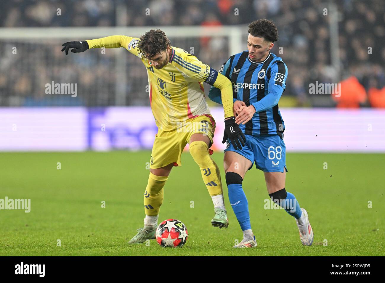 Brugge, Belgium. 21st Jan, 2025. Manuel Locatelli (5) of Juventus ...