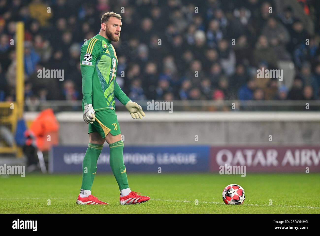 Brugge, Belgium. 21st Jan, 2025. goalkeeper Michele Di Gregorio (29) of ...