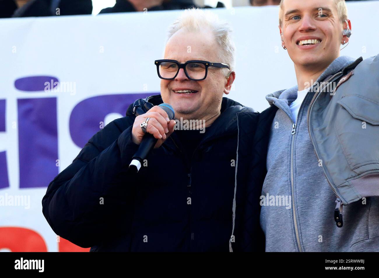 Herbert Grönemeyer und Soho Bani bei der Kundgebung unter dem Motto ...