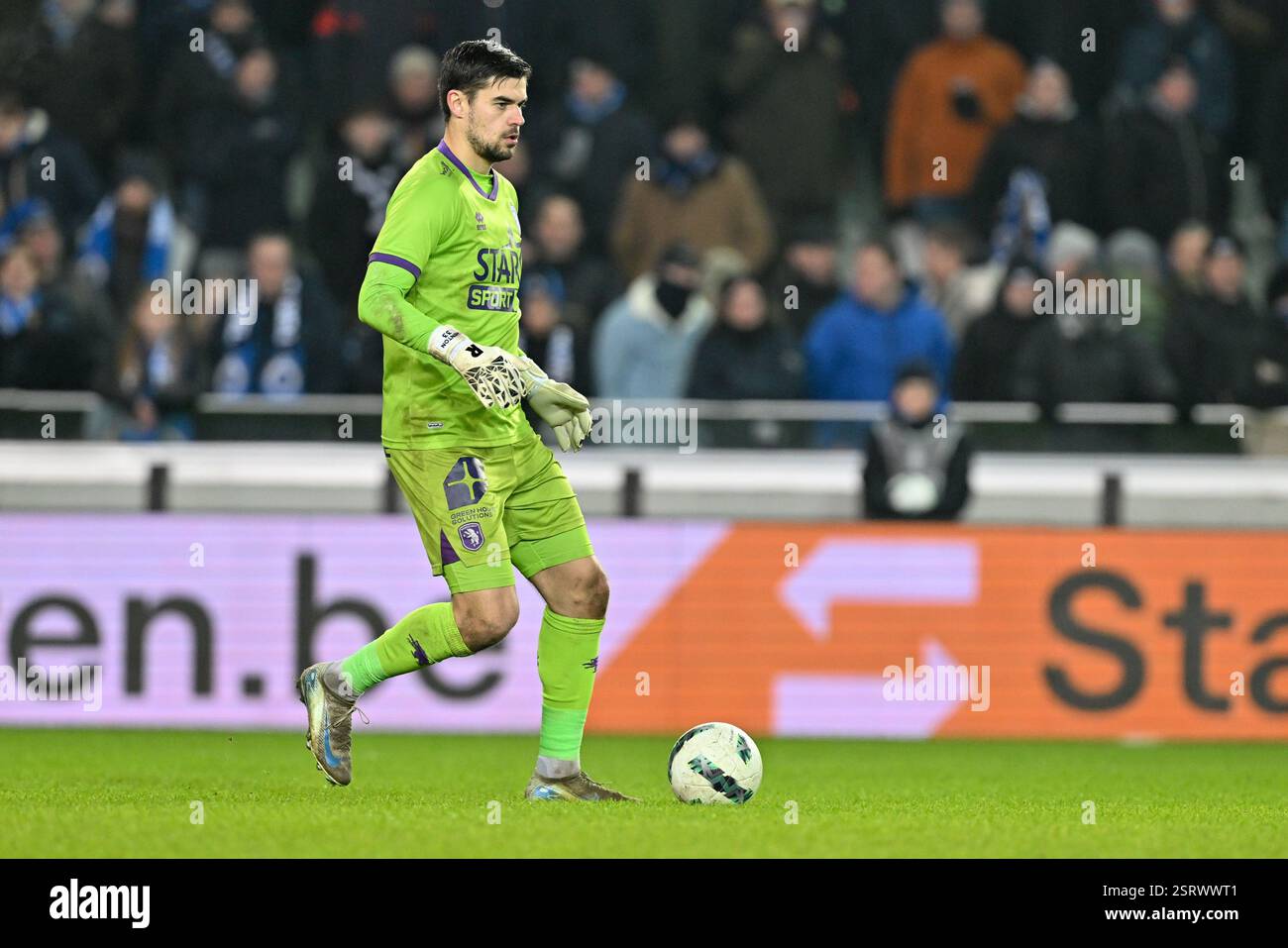 Brugge, Belgium. 18th Jan, 2025. goalkeeper Nick Shinton (33) of ...