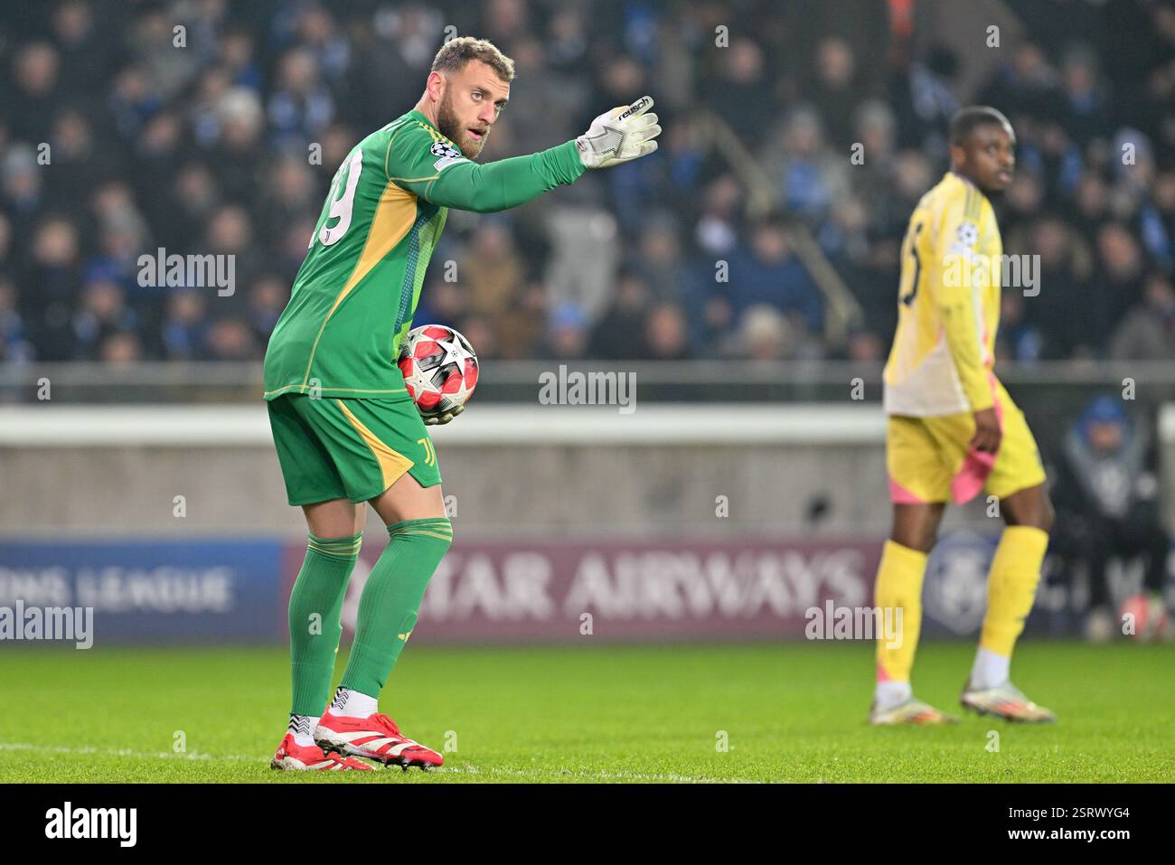 Brugge, Belgium. 21st Jan, 2025. goalkeeper Michele Di Gregorio (29) of ...