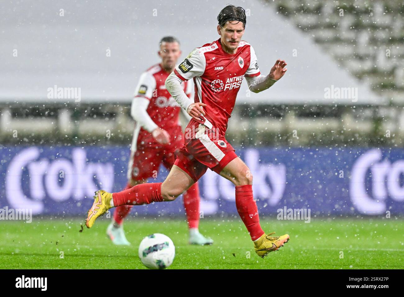 Antwerpen, Belgium. 08th Jan, 2025. Dennis Praet (8) of Antwerp pictured in action during the ...