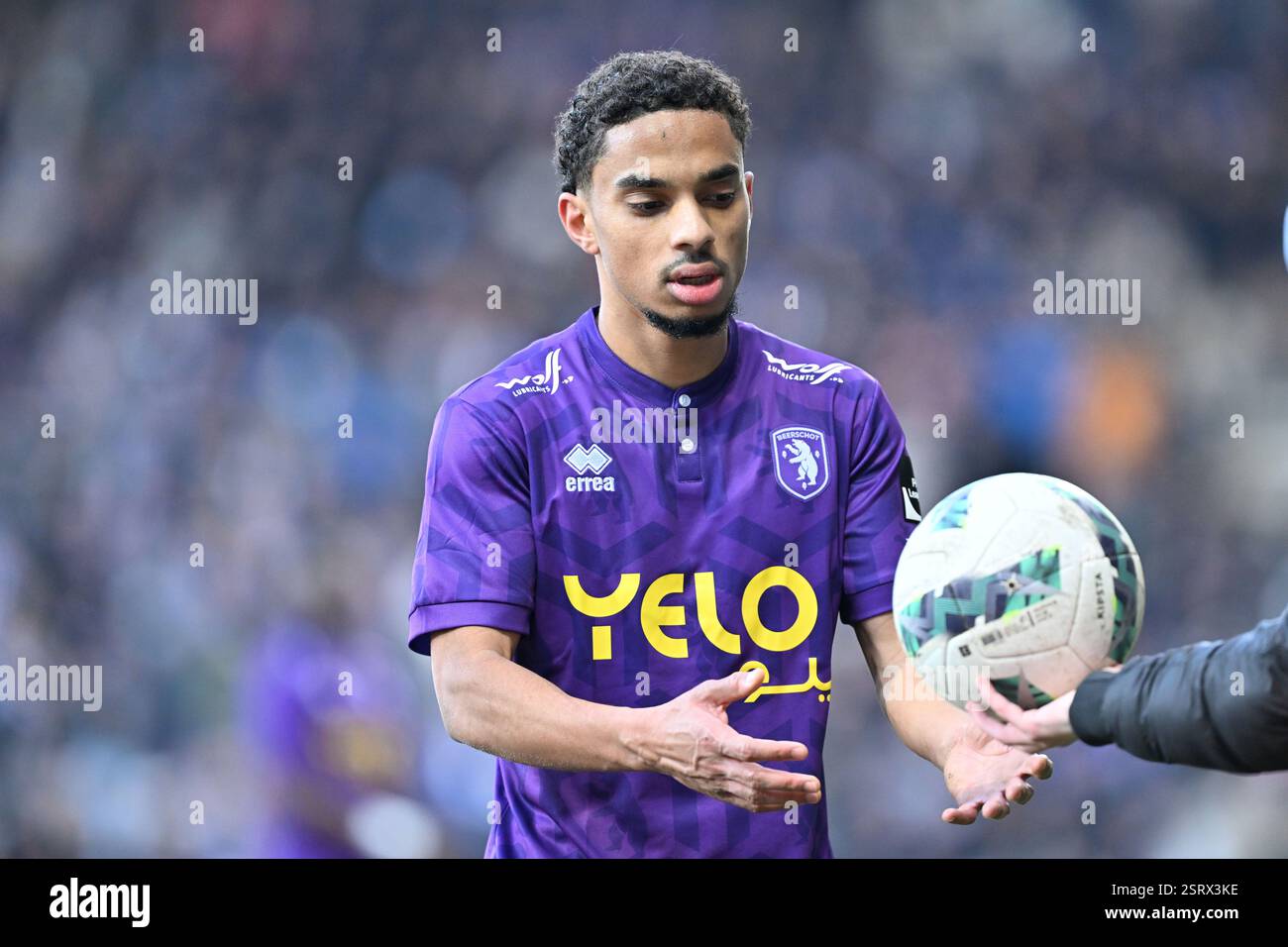 Antwerpen, Belgium. 12th Jan, 2025. Colin Dagba (2) of Beerschot ...