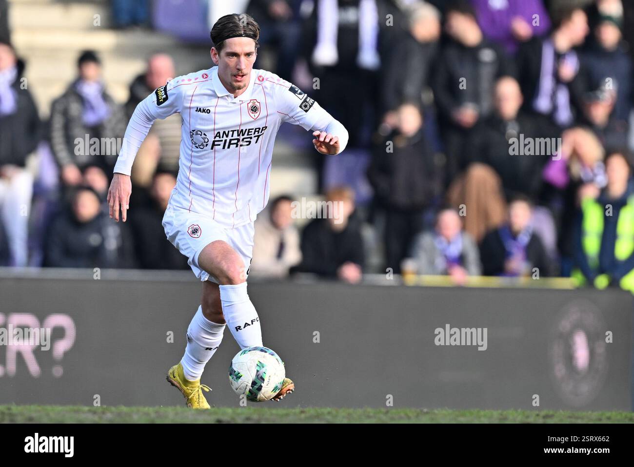 Antwerpen, Belgium. 12th Jan, 2025. Dennis Praet (8) of Antwerp pictured during the Jupiler Pro ...