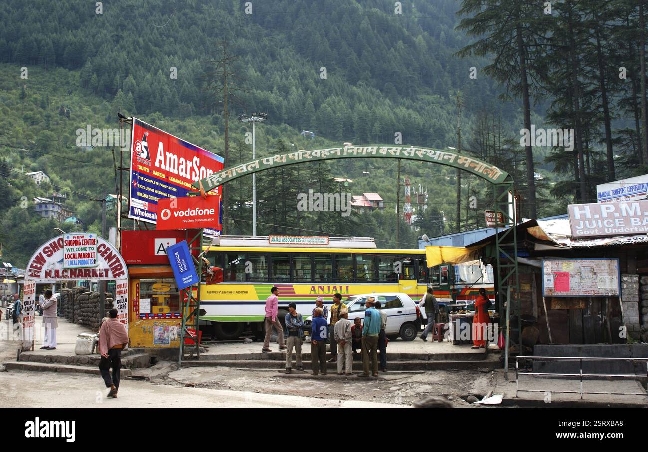 Manali public bus terminal hi-res stock photography and images - Alamy