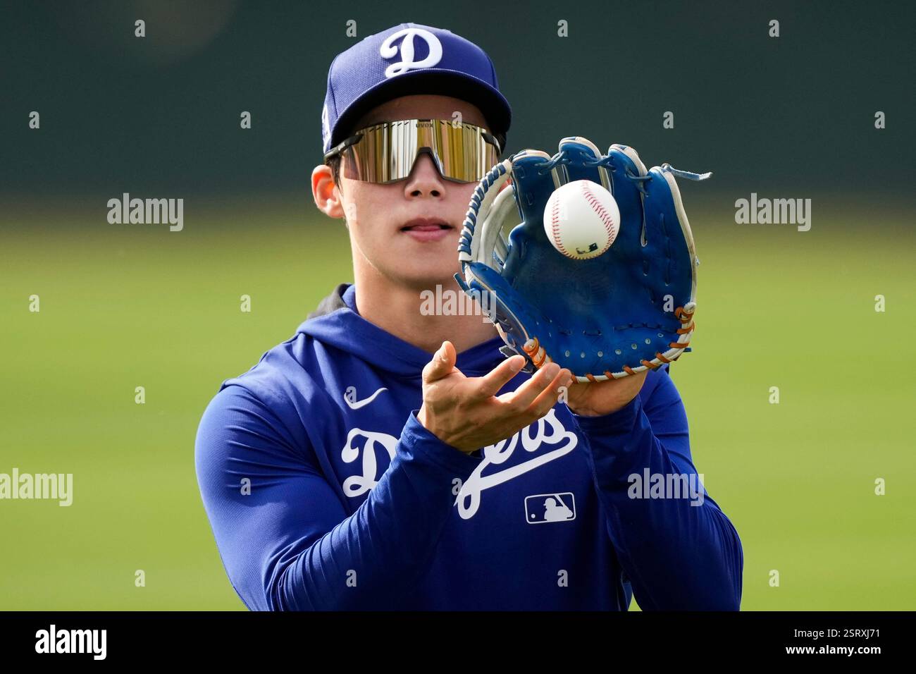 Los Angeles Dodgers second baseman Hyeseong Kim works out during spring ...